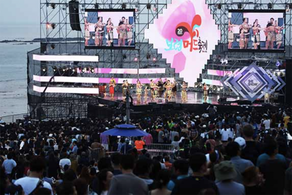Guide to Boryeong Mud Festival 2019 In South Korea: Mud, Music & More!