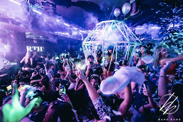 Best Clubs in Singapore: Nightclubs with Ferris Wheel & More